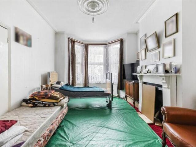 3 bedroom terraced house for sale in Harringay Road, Harringay, London, N15