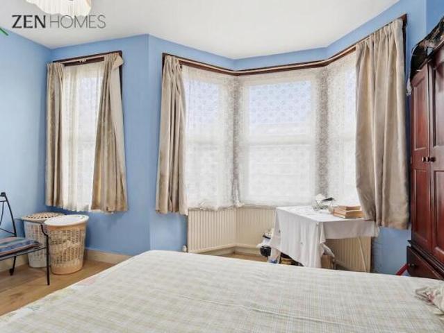 3 bedroom terraced house for sale in Harringay Road, London, N15