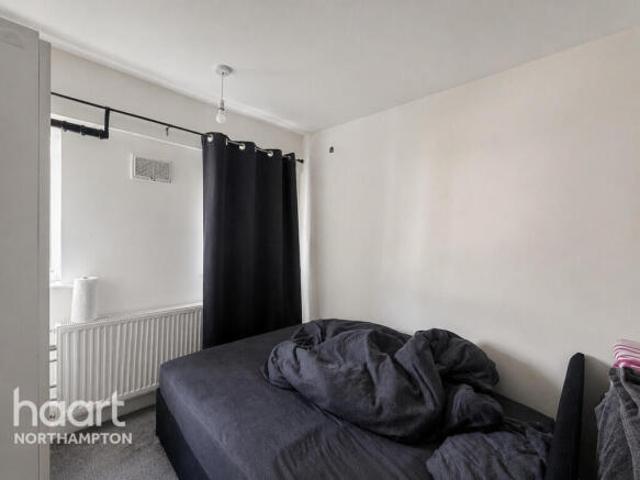 3 bedroom terraced house for sale in Hastings Road, Northampton, NN2