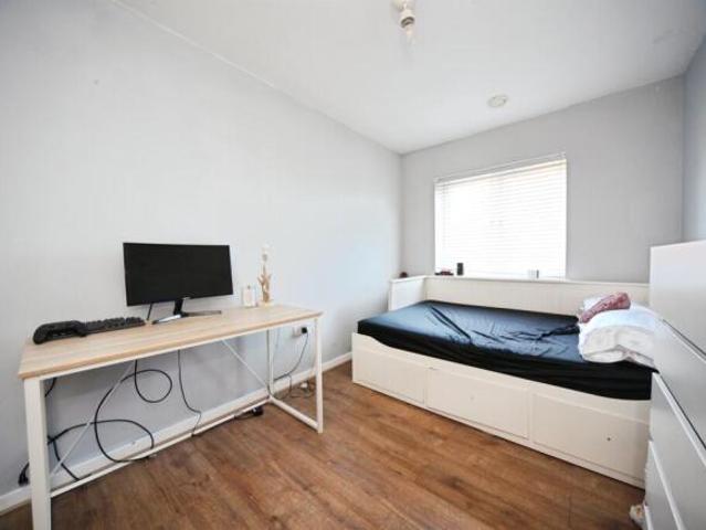 3 bedroom terraced house for sale in Hedges Way, Luton, LU4