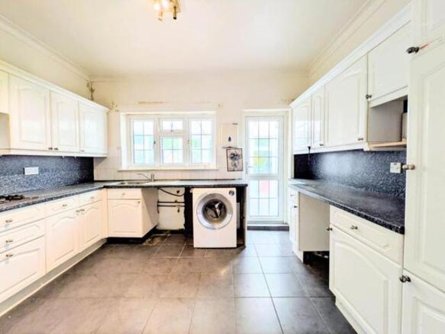3 bedroom terraced house for sale in Henniker Gardens, East Ham, E6 3HT, E6