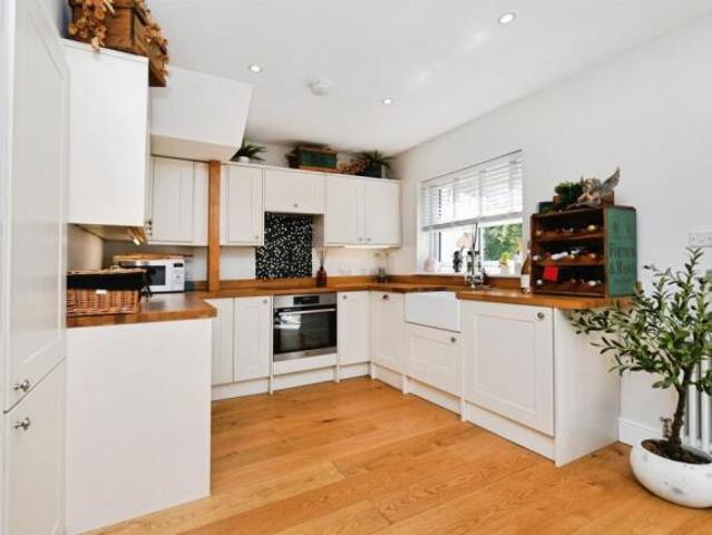 3 bedroom terraced house for sale in Henry Road, Chelmsford, CM1