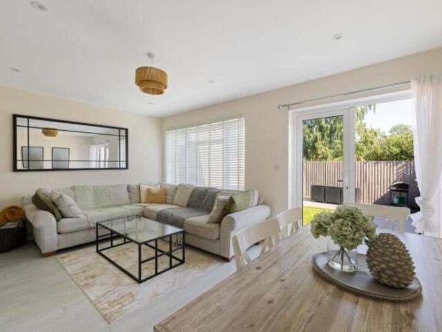 3 bedroom terraced house for sale in Heron Close, Guildford, GU2