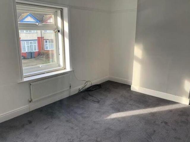 3 bedroom terraced house for sale in Hitchin Road, Luton, LU2