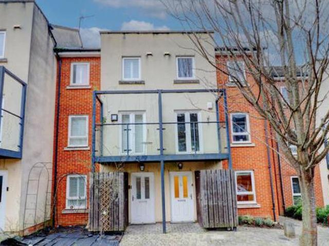 3 Bedroom Terraced House For Sale In High Wycombe