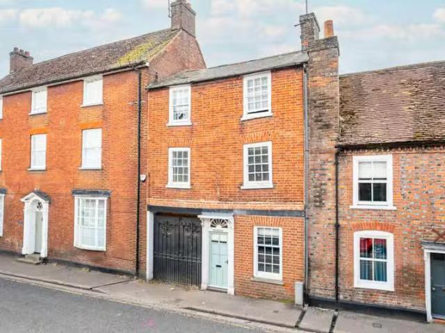 3 bedroom terraced house for sale in High Street, Markyate, St.