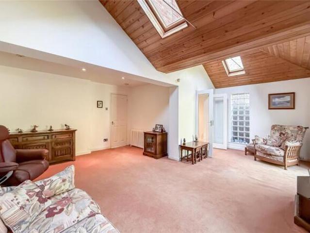3 bedroom terraced house for sale in High Street, Sandridge, Hertfordshire, AL4