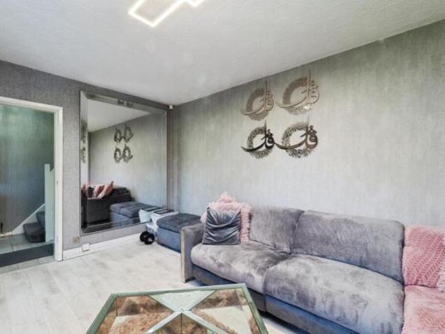 3 bedroom terraced house for sale in Hillbeck Crescent, Wollaton, Nottingham, NG8