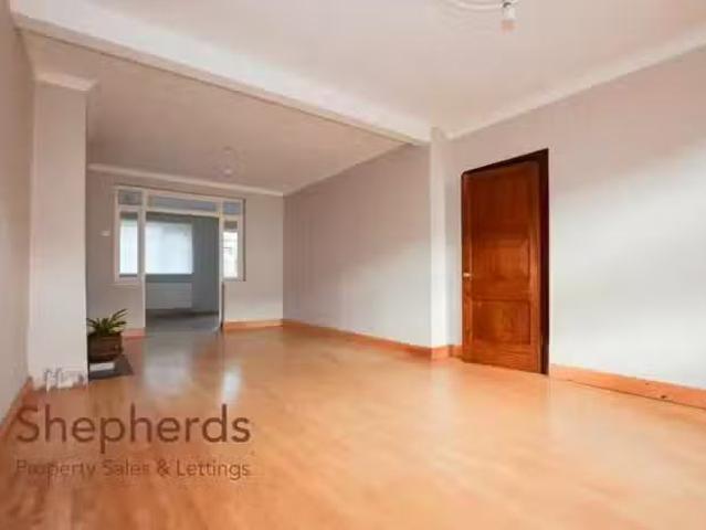 3 Bedroom Terraced House For Sale In Hillside Crescent, Cheshu.