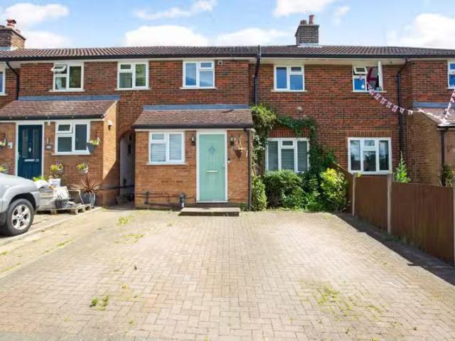 3 bedroom terraced house for sale in Hilltop, St. Albans, AL3