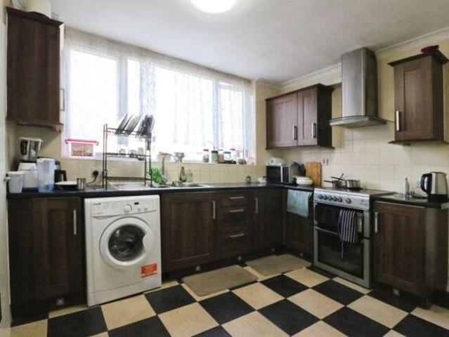 3 bedroom terraced house for sale in Humber Way, Langley, SL3