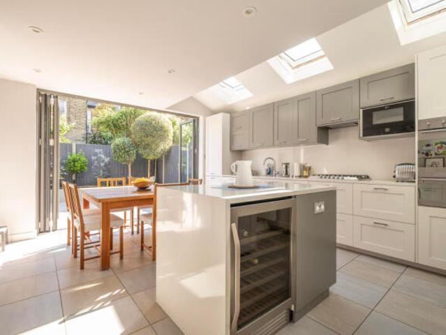 3 bedroom terraced house for sale in Huntspill Street, London, SW17