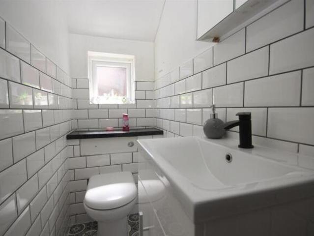 3 bedroom terraced house for sale in Ombersley Road, Bedford, MK42