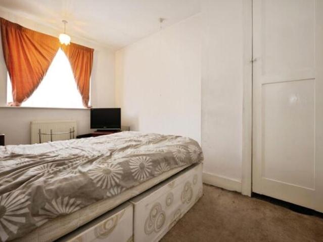 3 bedroom terraced house for sale in Oak Road, BEDFORD, Bedfordshire, MK42