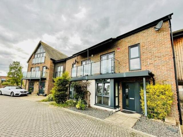 3 Bedroom Terraced House For Sale In Oakgrove, Milton Keynes