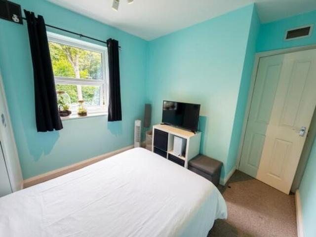 3 bedroom terraced house for sale in Oakenbank Crescent, Huddersfield, HD5