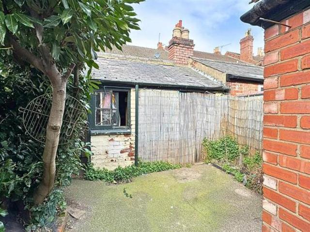 3 bedroom terraced house for sale in Oakfield Street, Lincoln LN2