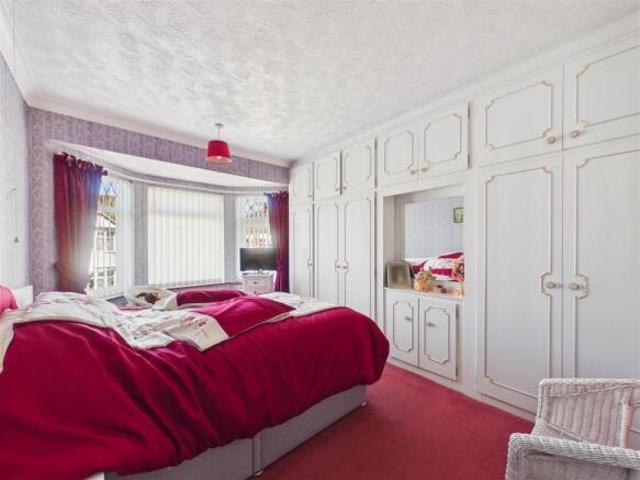 3 bedroom terraced house for sale in Oaklands Drive, Hessle, HU13