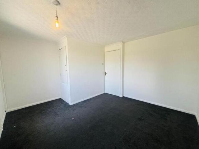 3 bedroom terraced house for sale in Old Farm Road, Southdene, L32