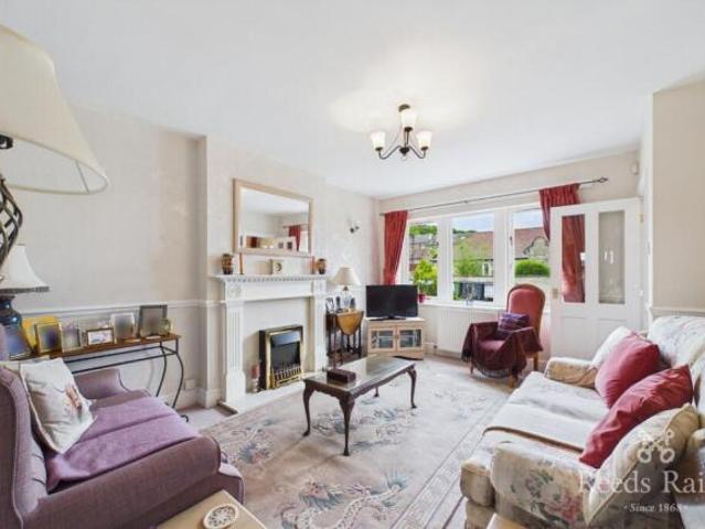 3 bedroom terraced house for sale in Old School Lane, Almondbury, Huddersfield, West Yorkshire, HD5