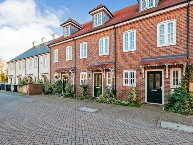 3 bedroom terraced house for sale in Ollivers Chase GoringBySea Worthing BN12