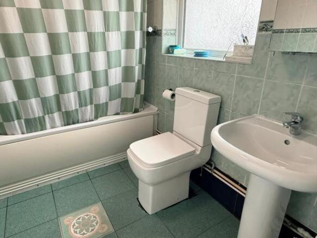 3 bedroom terraced house for sale in Osborne Road, Leicester, LE5