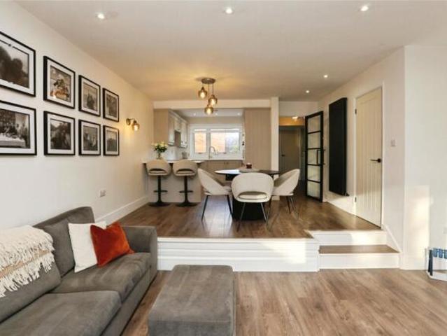 3 bedroom terraced house for sale in Lower Swanwick Road, Swanwick, Southampton, Hampshire, SO31
