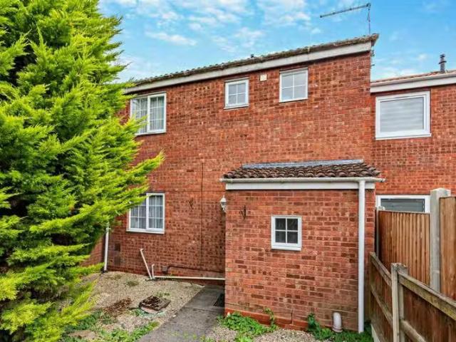 3 bedroom terraced house for sale in Loxley Close, Redditch, B98