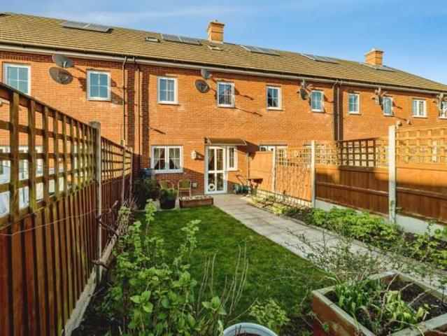 3 bedroom terraced house for sale in Long Furlong Drive, Slough, SL2