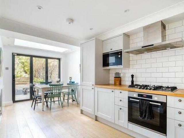 3 Bedroom Terraced House For Sale In London