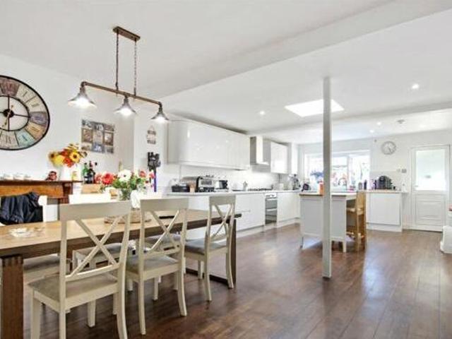 3 Bedroom Terraced House For Sale In London