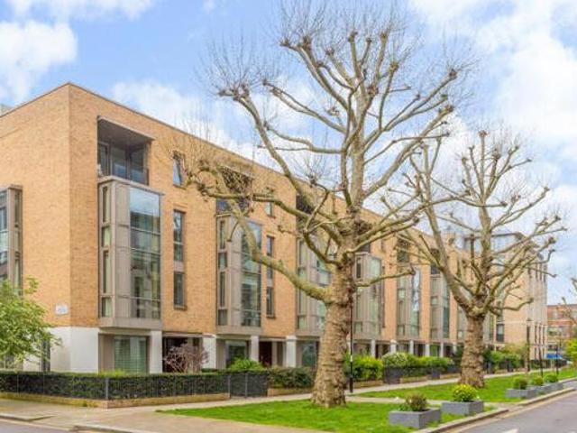 3 Bedroom Terraced House For Sale In London
