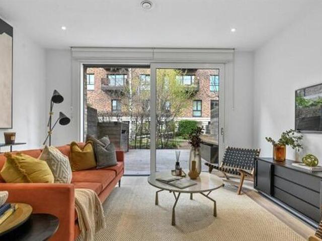 3 Bedroom Terraced House For Sale In London
