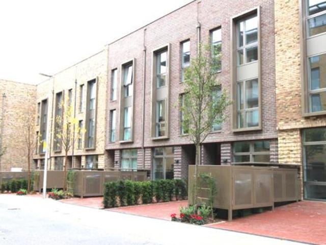 3 Bedroom Terraced House For Sale In London