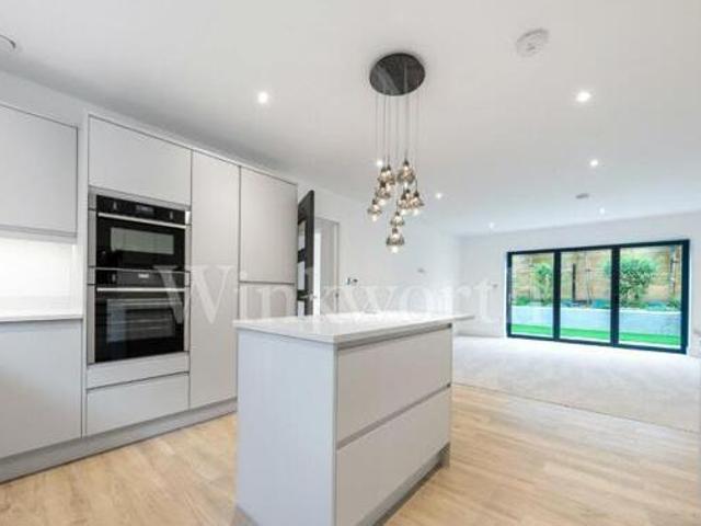 3 Bedroom Terraced House For Sale In London