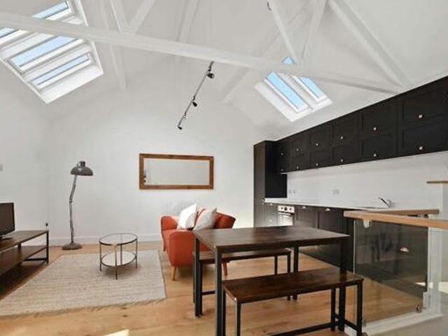 3 Bedroom Terraced House For Sale In London