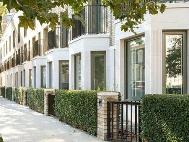 3 Bedroom Terraced House For Sale In London