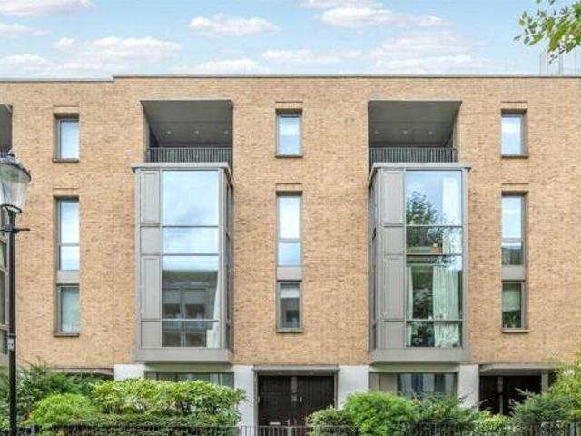 3 Bedroom Terraced House For Sale In London