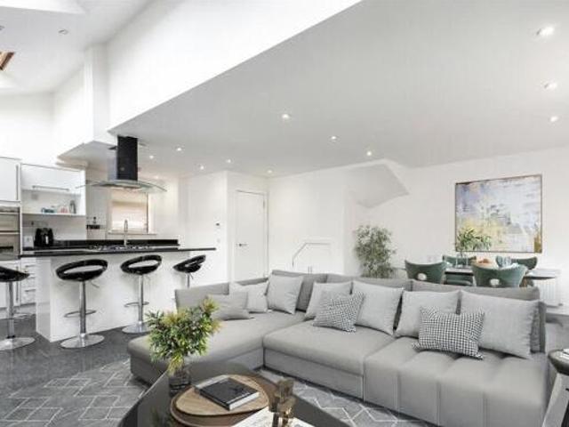 3 Bedroom Terraced House For Sale In London