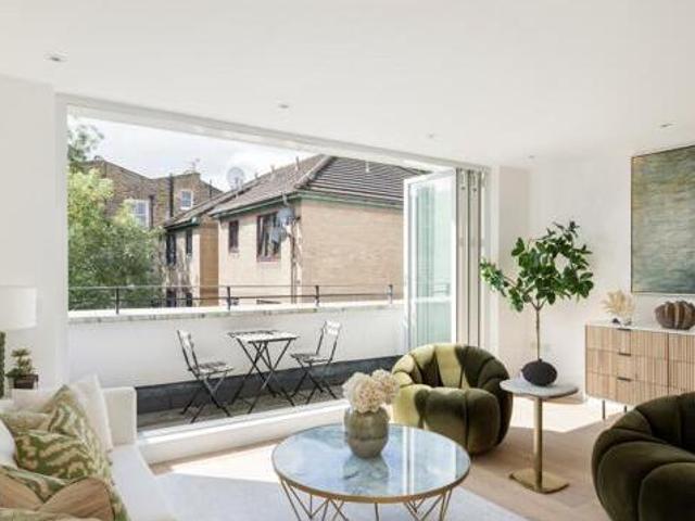 3 Bedroom Terraced House For Sale In London