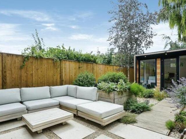 3 Bedroom Terraced House For Sale In London