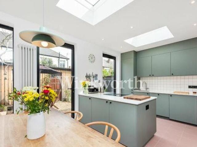 3 Bedroom Terraced House For Sale In London