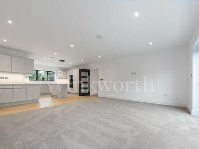3 Bedroom Terraced House For Sale In London