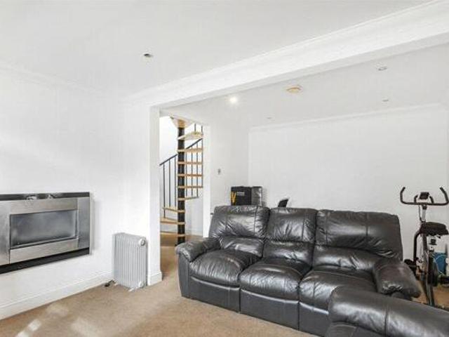3 Bedroom Terraced House For Sale In London