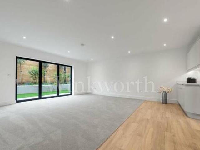 3 Bedroom Terraced House For Sale In London