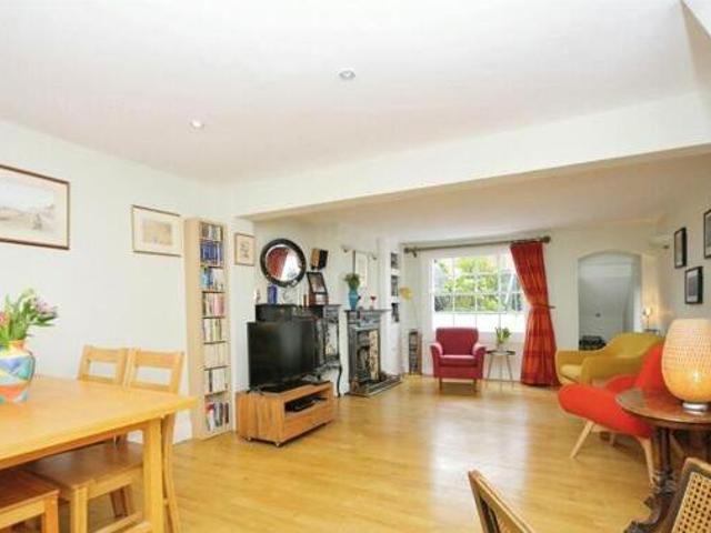 3 Bedroom Terraced House For Sale In London