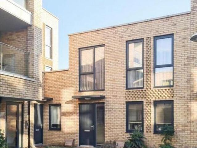 3 Bedroom Terraced House For Sale In London