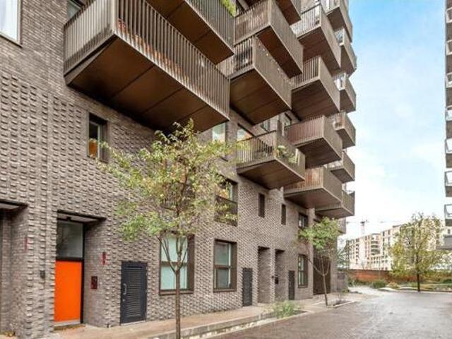 3 Bedroom Terraced House For Sale In London