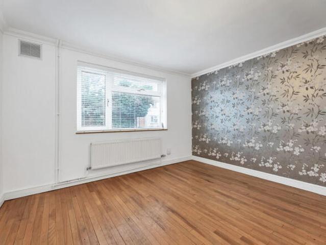 3 bedroom terraced house for sale in Lavender Road, Cambridge, CB4