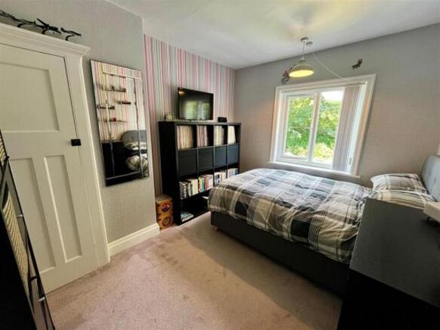 3 bedroom terraced house for sale in Lake Drive, Hull, HU8